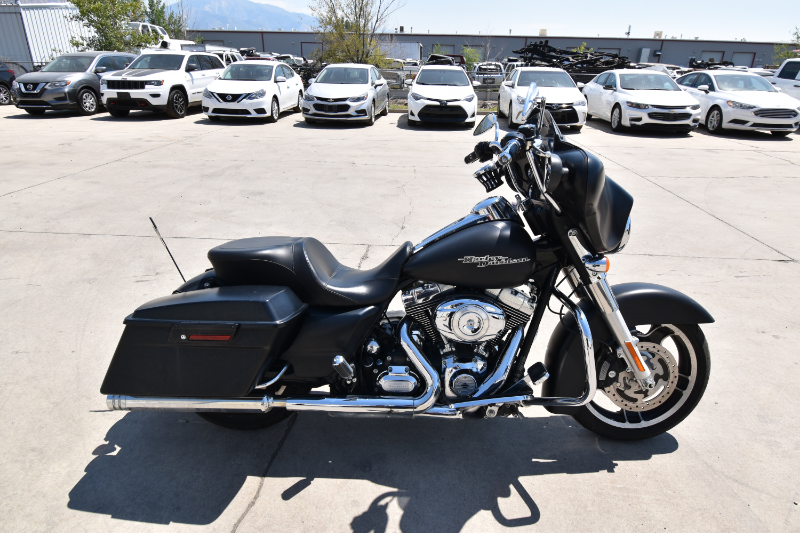 2012 Harley-Davidson Street Glide Base - Repo Finder