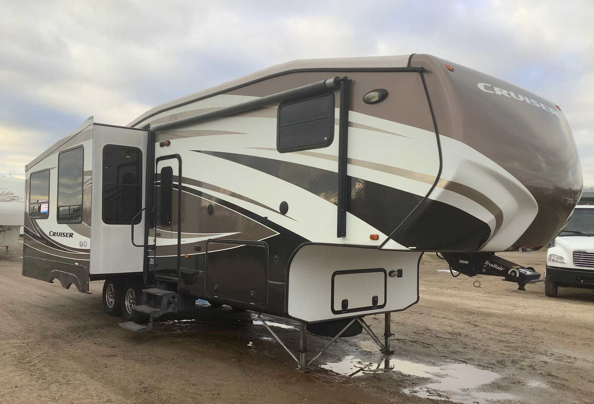 2012 Cruiser Crossroads Patriot Provincial 325CK Fifth Wheel Fifth ...