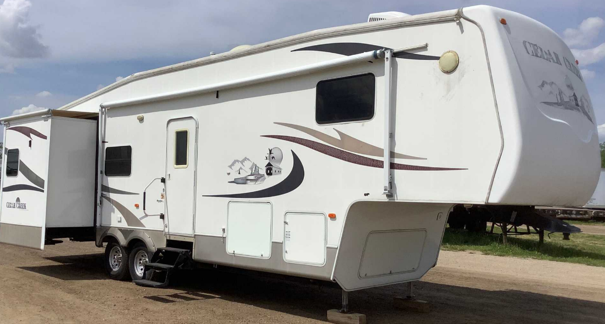 2005 Cedar Creek 36 RLTS 5th Wheel Travel Trailer - Repo Finder