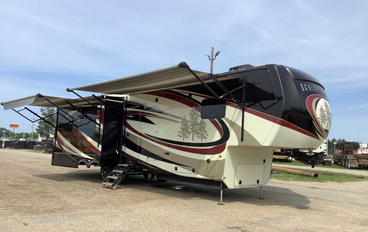 2018 Redwood 3821RL 5th Wheel Travel Trailer - Repo Finder