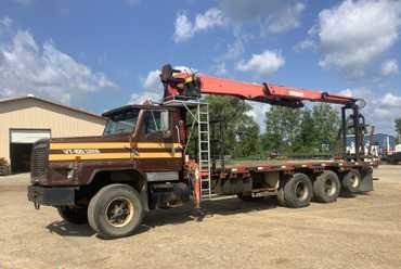 1998 HME VT-100 Tri-Axle Flatbed with Palfinger PW300 Crane - Repo Finder