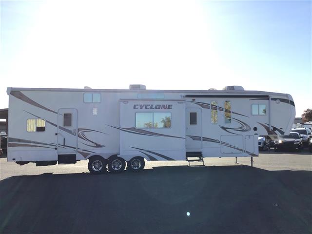 2010 Heartland Cyclone 3950 - Repo Finder