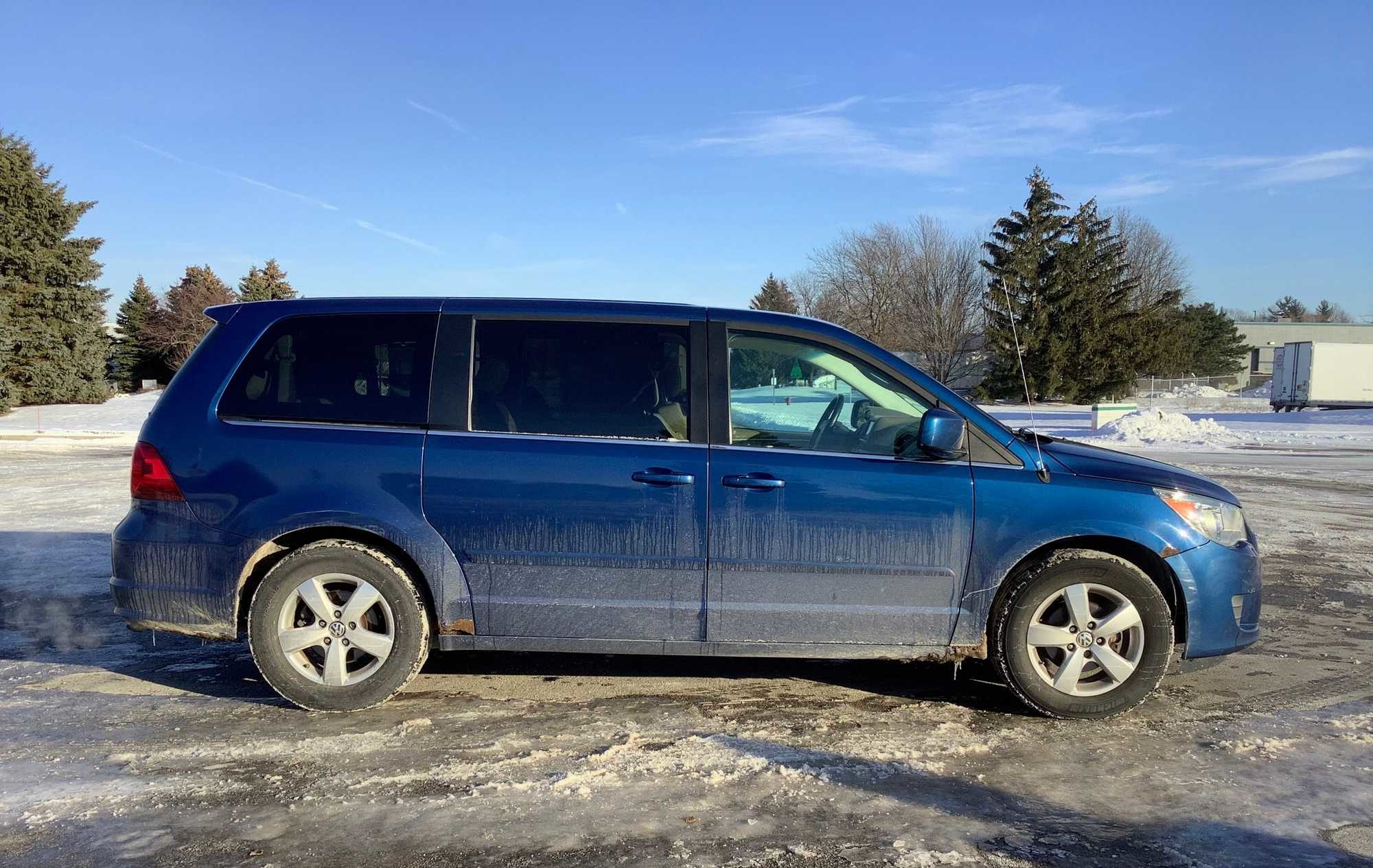 2010 Volkswagen Routan Passenger Van - Repo Finder