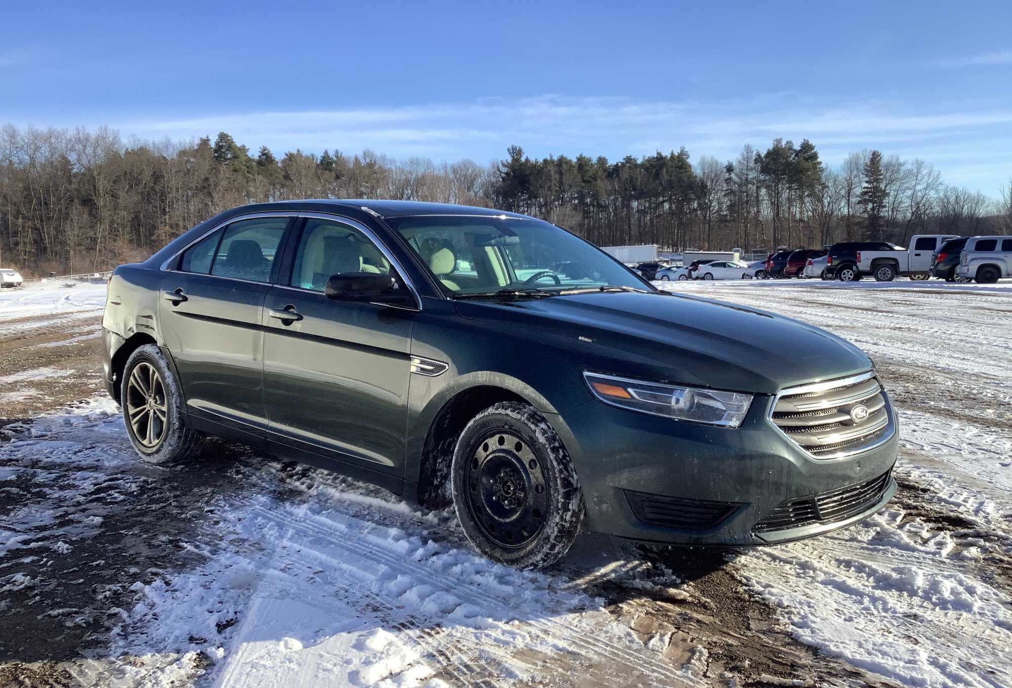 2016 Ford Taurus SE Sedan 4 Door - Repo Finder