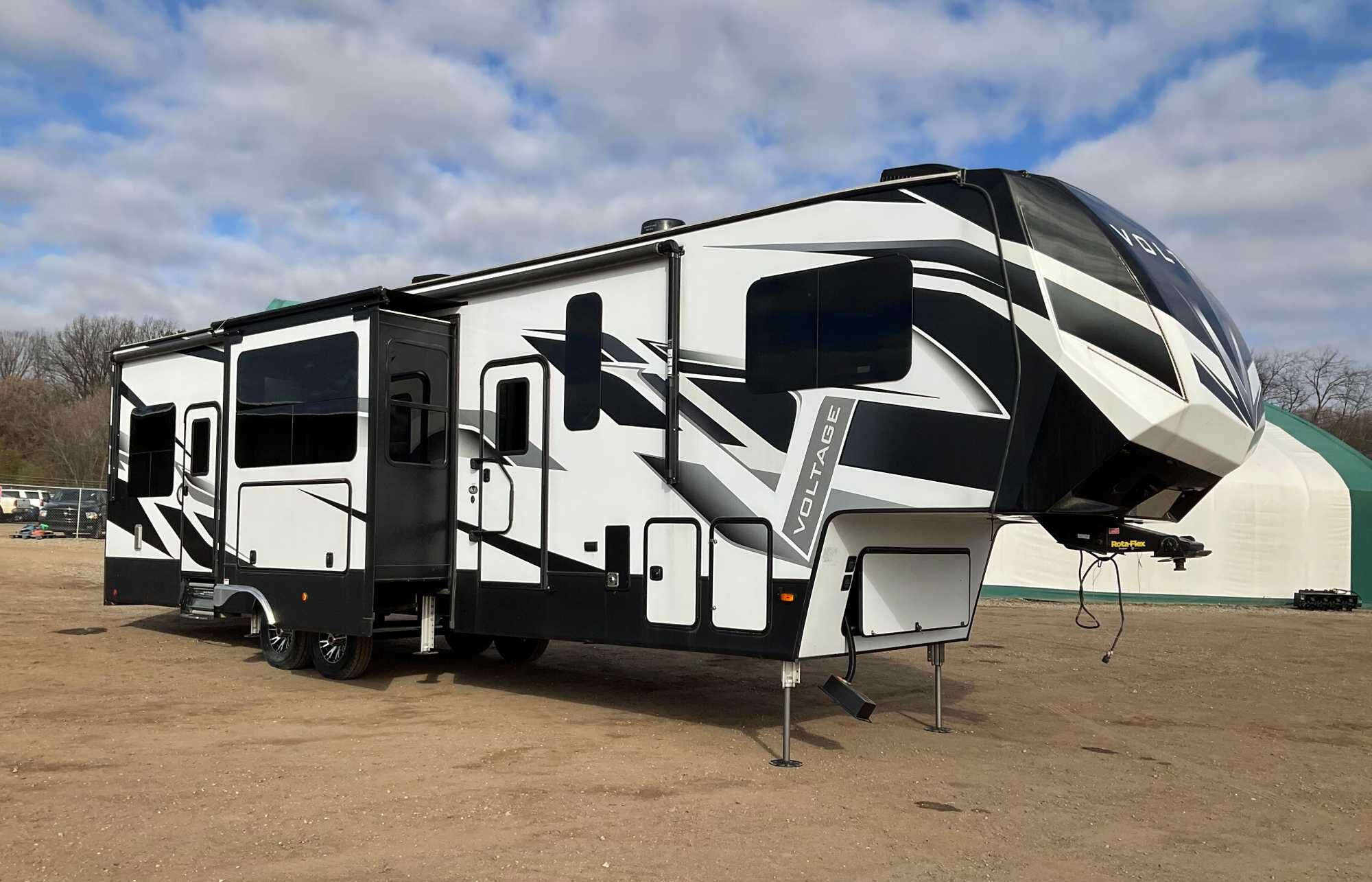 2020 Voltage Keystone Toy Hauler Fifth Wheel - Repo Finder