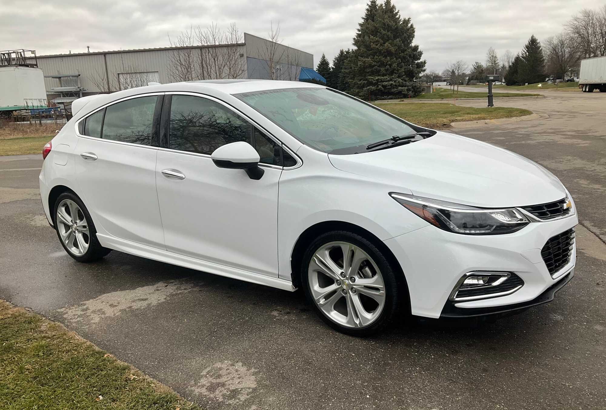 2017 Chevrolet Cruze Premier Hatchback - Repo Finder
