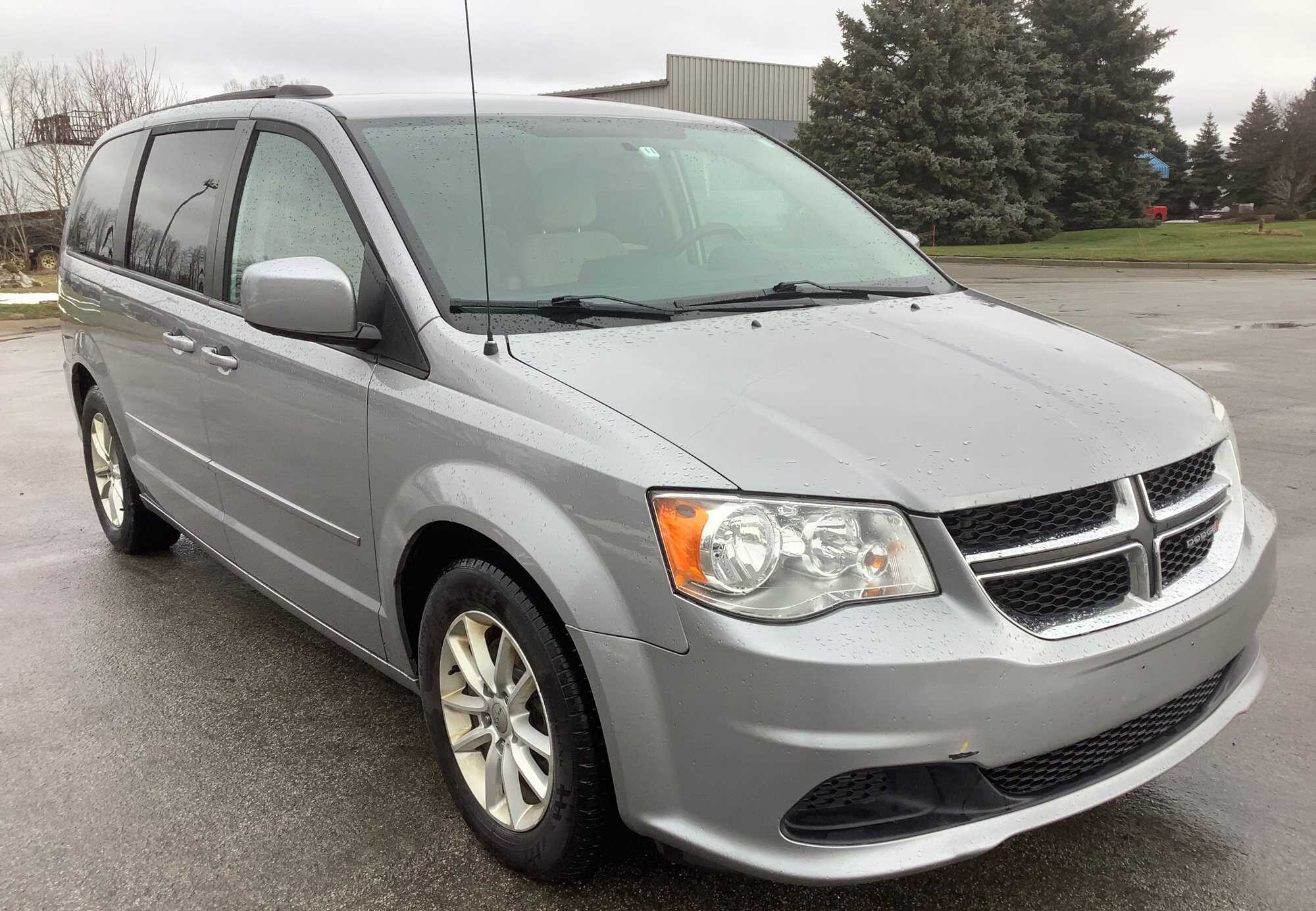 2016 Dodge Grand Caravan SXT FWD 4 Door Van - Repo Finder