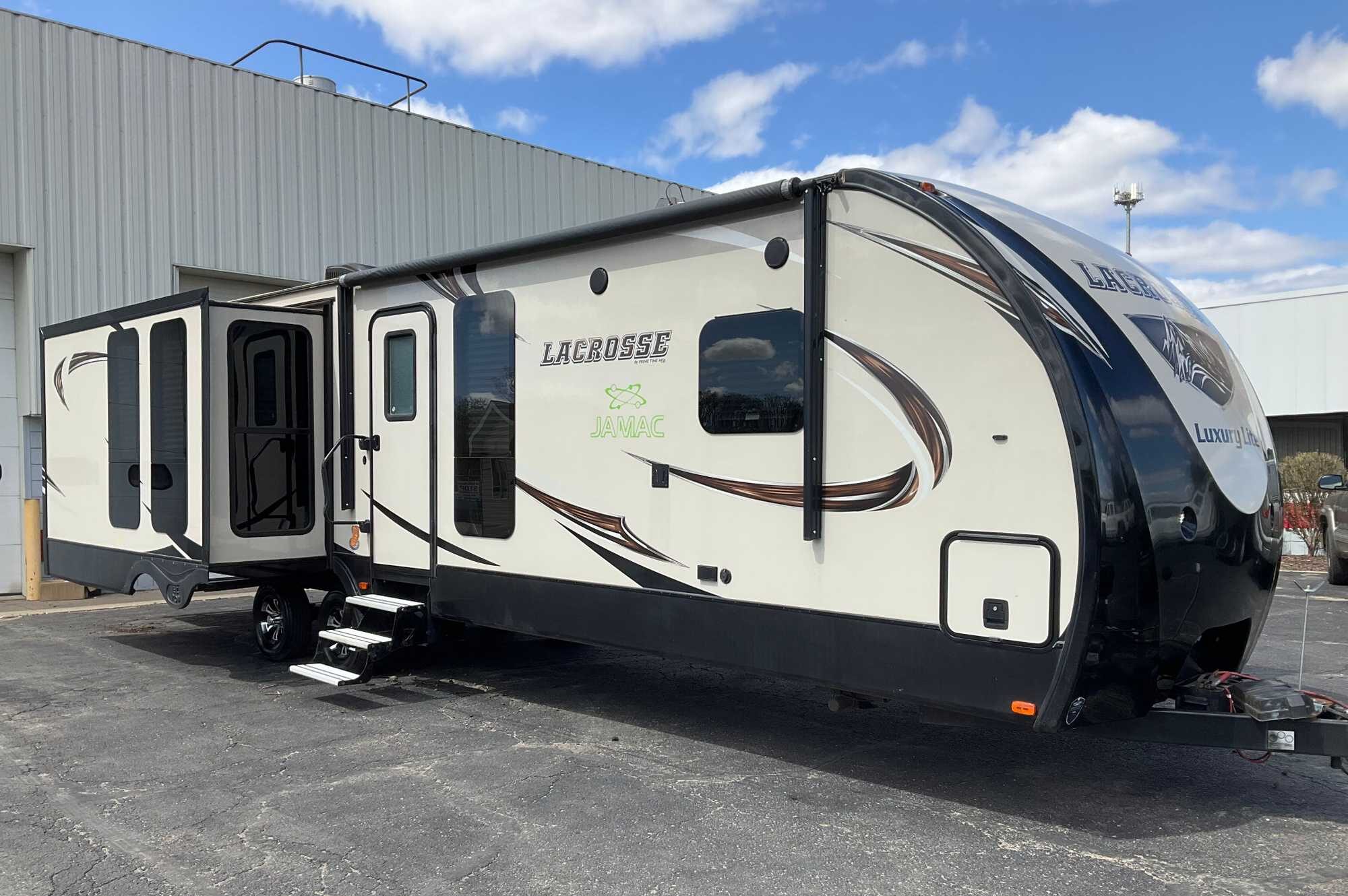 2017 Lacrosse Prime Time 337RKT LE Trailer - Repo Finder