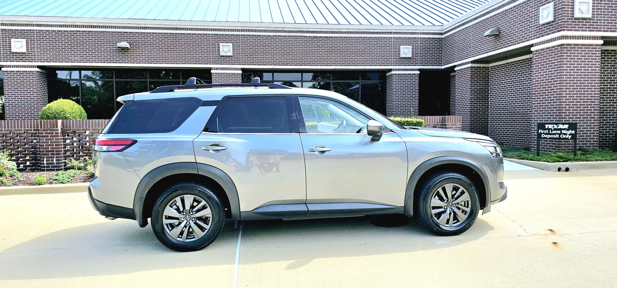 2022 Nissan Pathfinder Utility 4D SV - Repo Finder