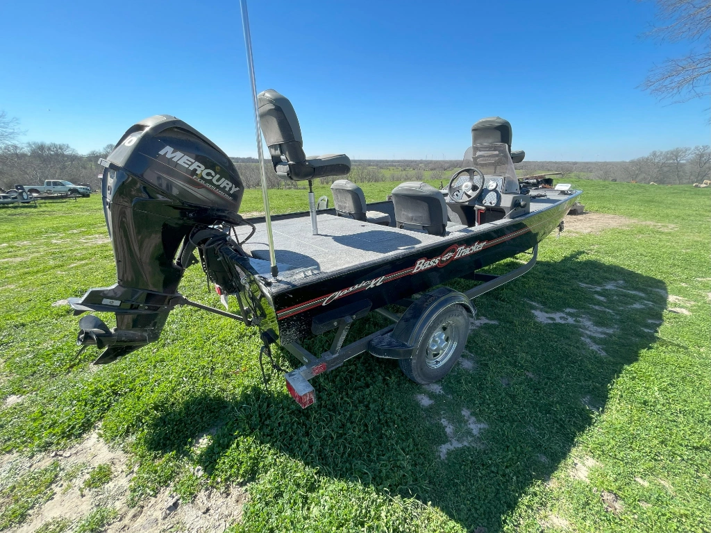 2019 Tracker Classic XL Aluminum Hull Bass Boat - Repo Finder