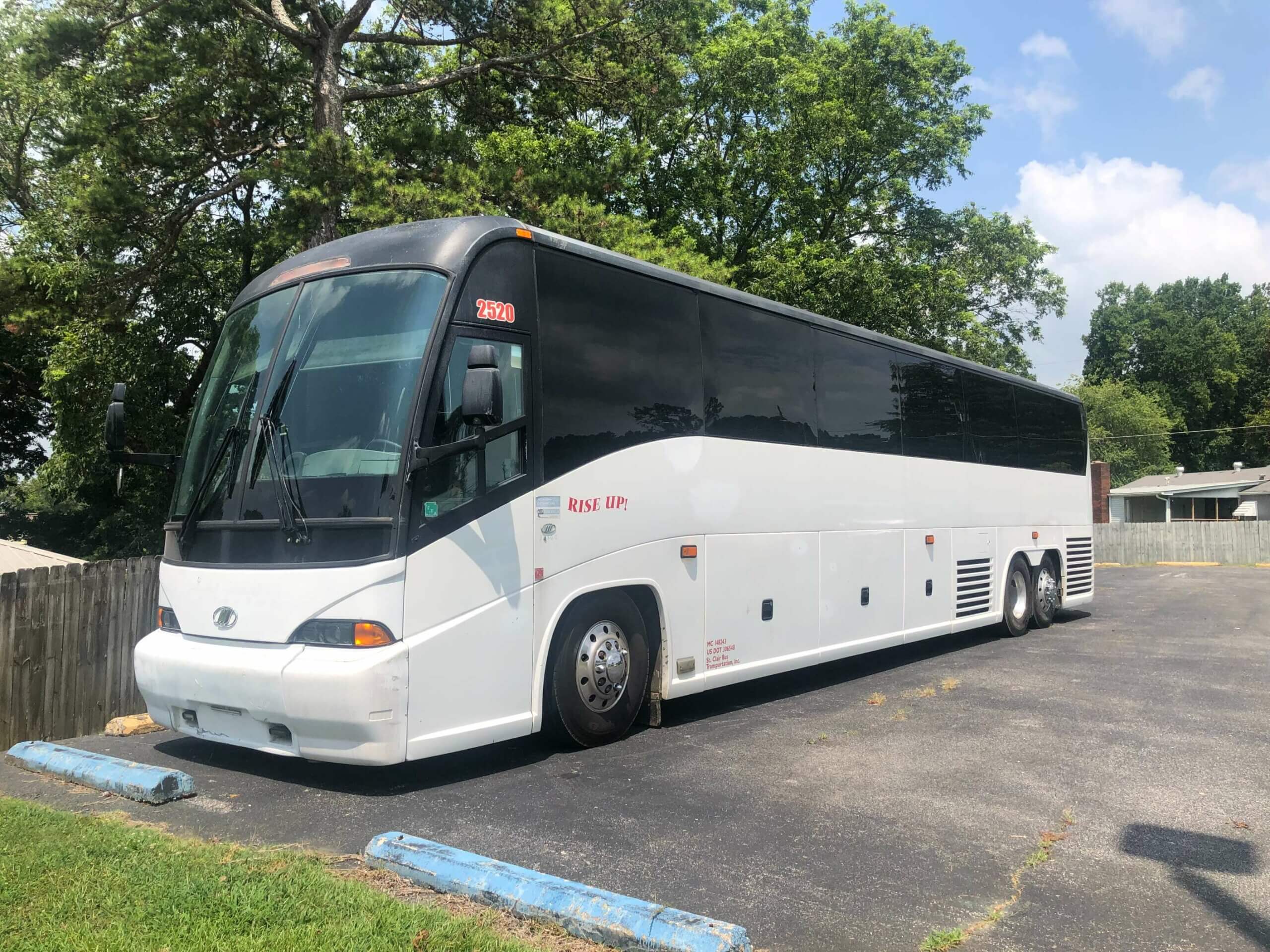 2004 MCI J4500 Bus - Repo Finder