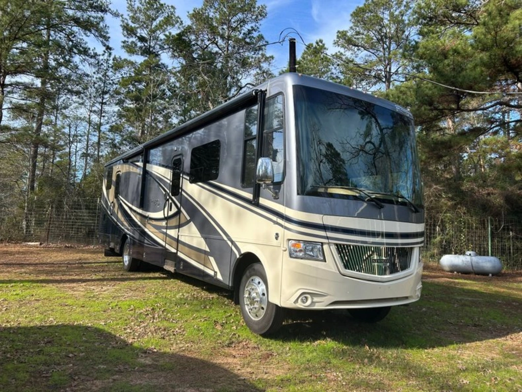 2020 Newmar Canyon Star 3927 Motorhome - Repo Finder