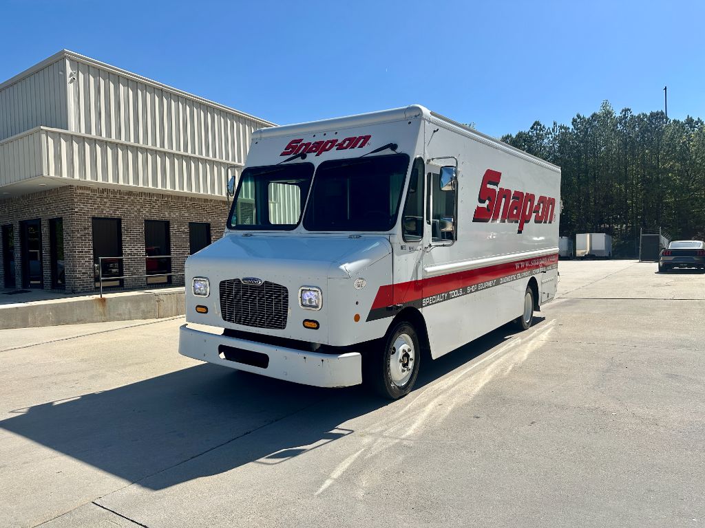 2015 FREIGHTLINER MT 45 CHASSIS - Repo Finder