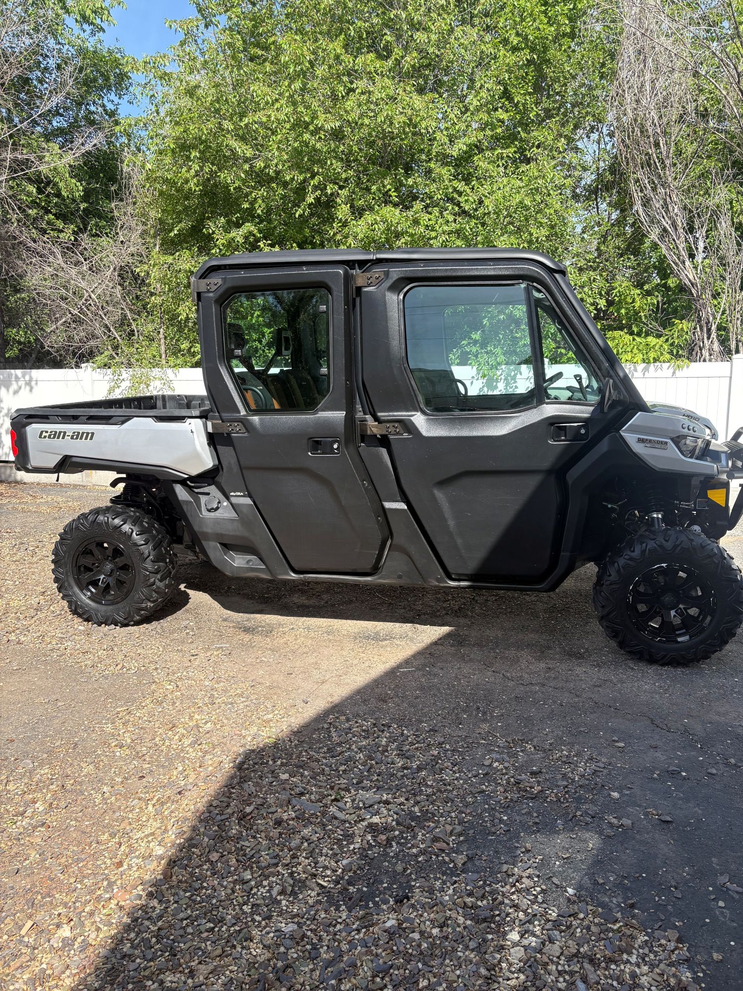 2020 CAN-AM DEFENDER MAX CREW WITH UTILITY TRAILER - Repo Finder